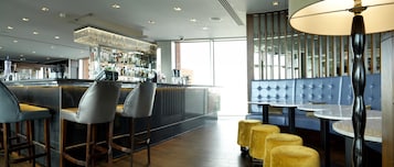 2 bares/lounges