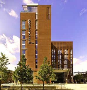 DoubleTree by Hilton Hotel Leeds City Centre, Leeds: Info, Photos ...