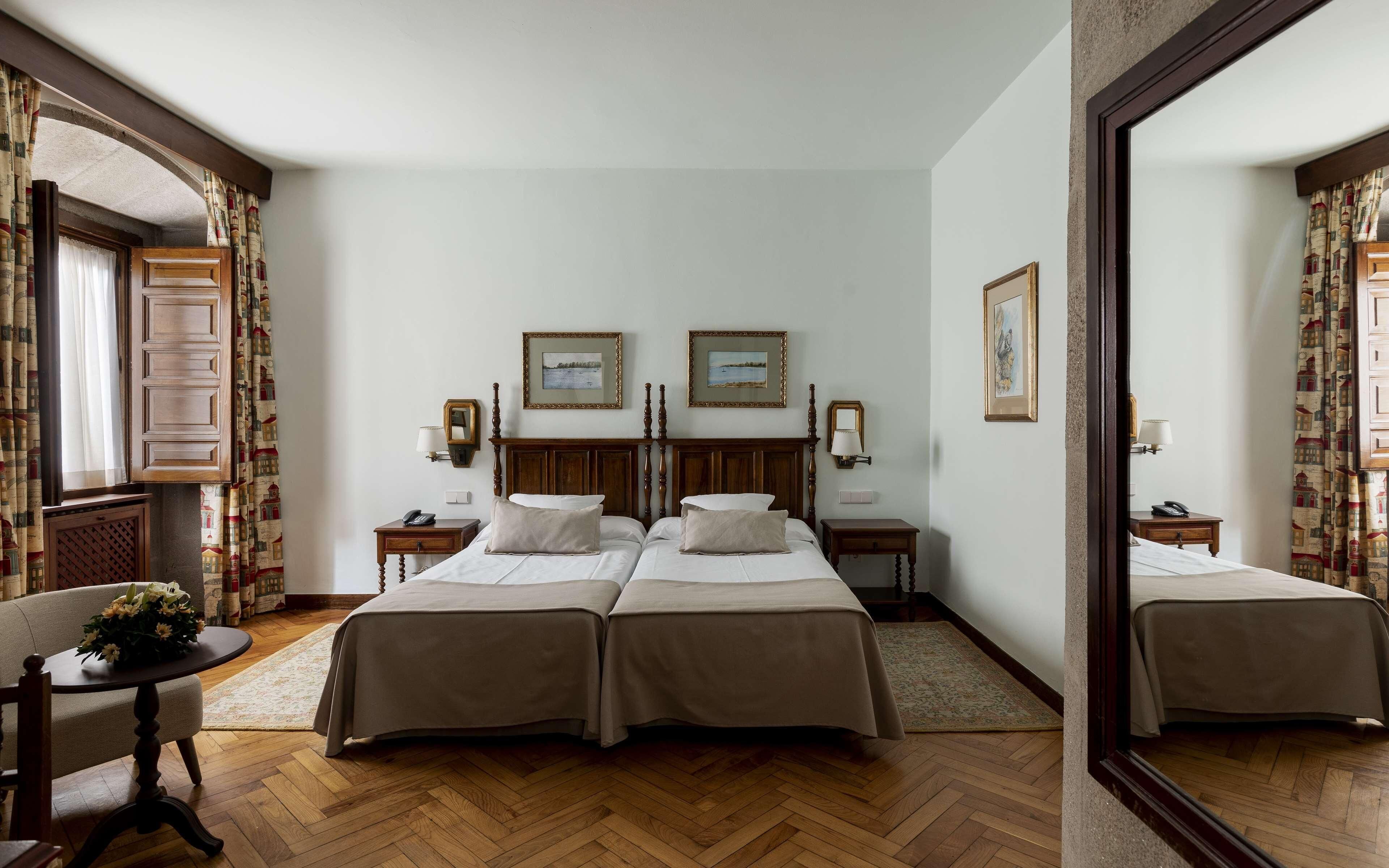 Frigobar, cofres nos quartos, Wi-Fi de cortesia, roupa de cama