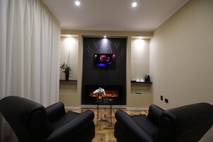 Suite Comfort | Sala de estar | Televisor 