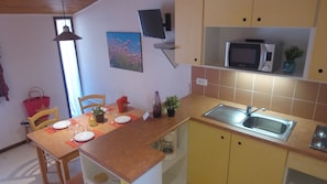 Casa de campo, 1 quarto (4 Pers) | Cozinha privada | Geladeira, micro-ondas, cooktop, lava-louças