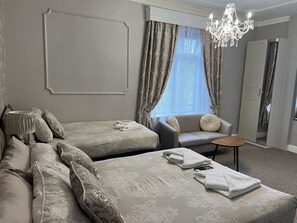 Suite Standard, casa de banho anexa (3 People)