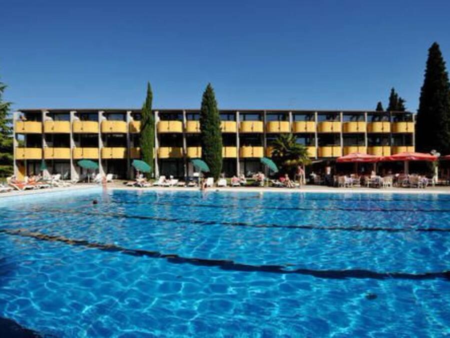 2 piscinas exteriores, espreguiçadeiras