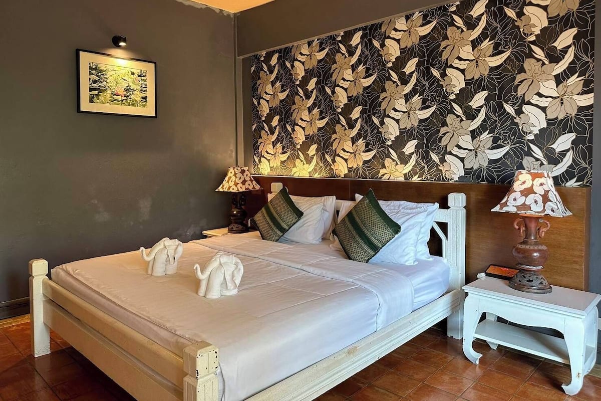 Deluxe Double Room 1st floor | Minibar, cofre no quarto, cortinas/cortinados opacos