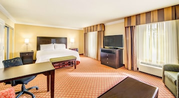 Roupas de cama premium, cofres nos quartos, escrivaninha