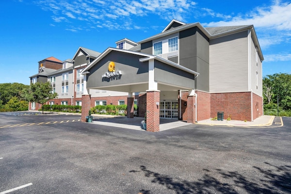La Quinta Inn & Suites By Wyndham Stonington-mystic Area - Westerly, RI