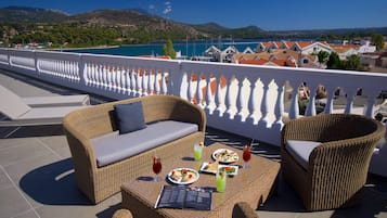 Master Suite with Outdoor Jetted Tub and Panoramic Sea view | Terraço/pátio interior