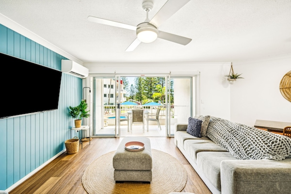 Apartamento Superior, 2 quartos, cozinha, vista para a piscina (2 bathroom 5) | Sala | Televisor LCD, leitor de DVD