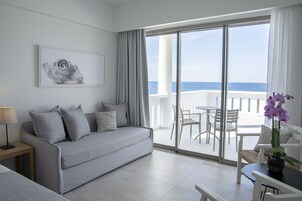 Quarto triplo superior, de frente para o mar | Ferros/tábuas de passar roupa, Wi-Fi de cortesia, roupa de cama