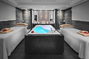 Sala(s) para tratamentos a casais, sauna, banheira de hidromassagem