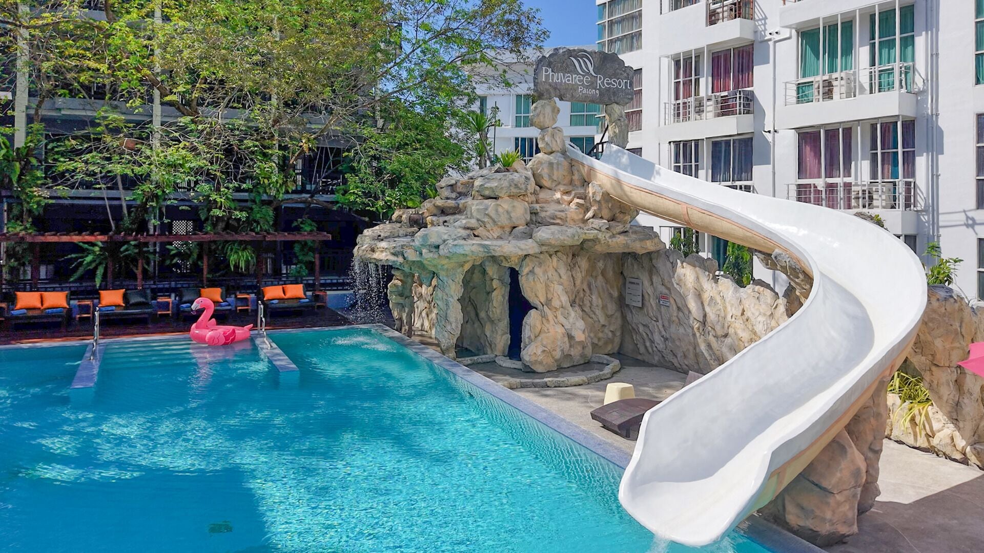 Piscina exterior, guarda-sóis 