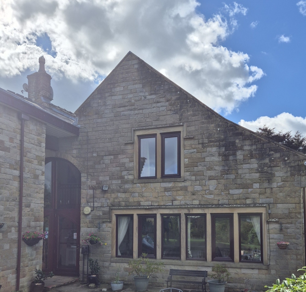 The Waltzing Weasel - Cheshire