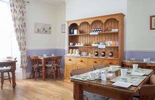 Café da manhã inglês grátis todos os dias