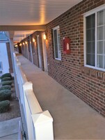 Fachada do alojamento (tarde/noite)