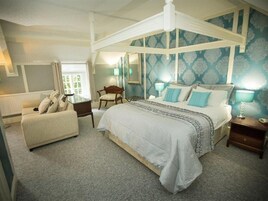 Quarto casal luxo, suíte (Four Poster) | Escrivaninha, ferros/tábuas de passar roupa, Wi-Fi de cortesia