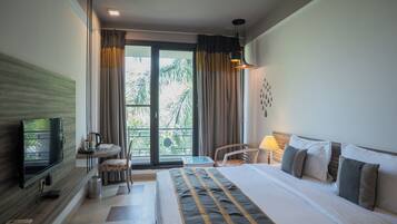 Quarto Deluxe | Roupa de alta qualidade, cofre no quarto, secretária