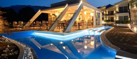 Bar à beira da piscina