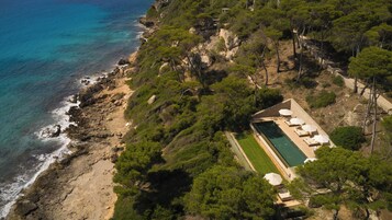 2 piscinas externas, espreguiçadeiras