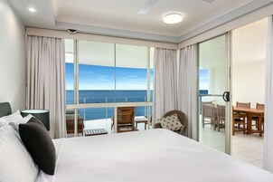 Camas com colchões pillow-top, cofres nos quartos