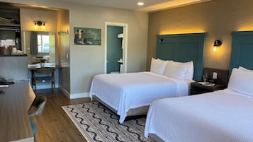 Quarto, 2 camas queen-size, vista parcial para o oceano | Camas de colchão pillowtop, secretária