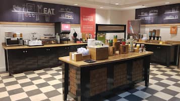 Café da manhã completo grátis todos os dias