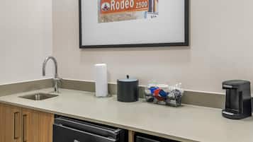 Suite-Estúdio, 1 cama king-size e sofá-cama, não fumadores | Minibar