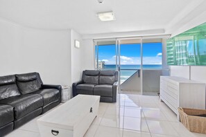 Penthouse, 3 quartos, vista para o oceano | Sala de estar | Lareira, escritórios 
