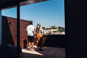 Quarto Triplo Clássico | Cofre no quarto, secretária, Wi-fi grátis, roupa de cama fornecida 