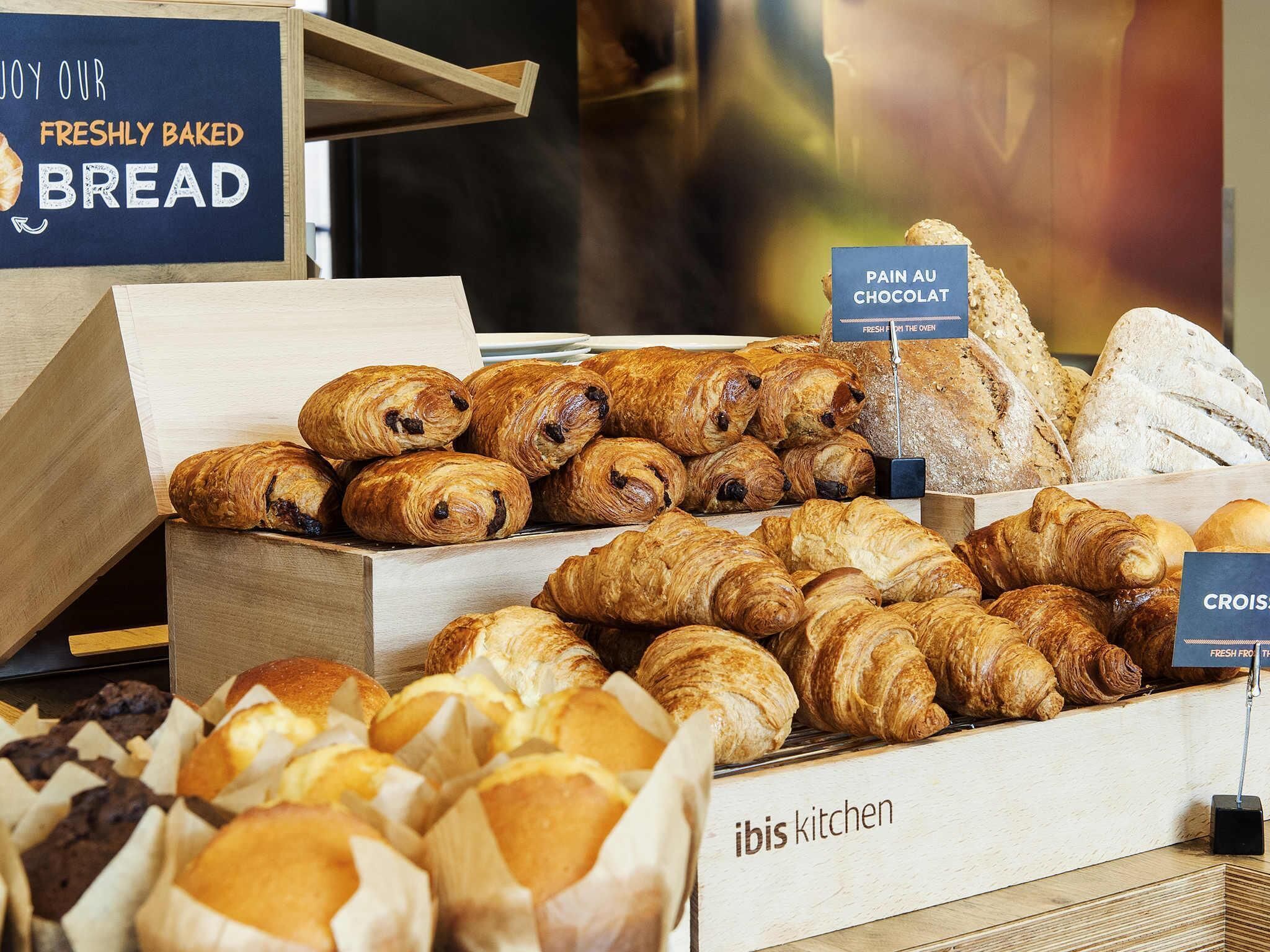 Café da manhã com buffet todos os dias mediante uma taxa