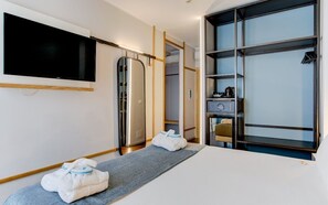 Quarto Júnior | Secretária, Wi-fi grátis, roupa de cama fornecida 