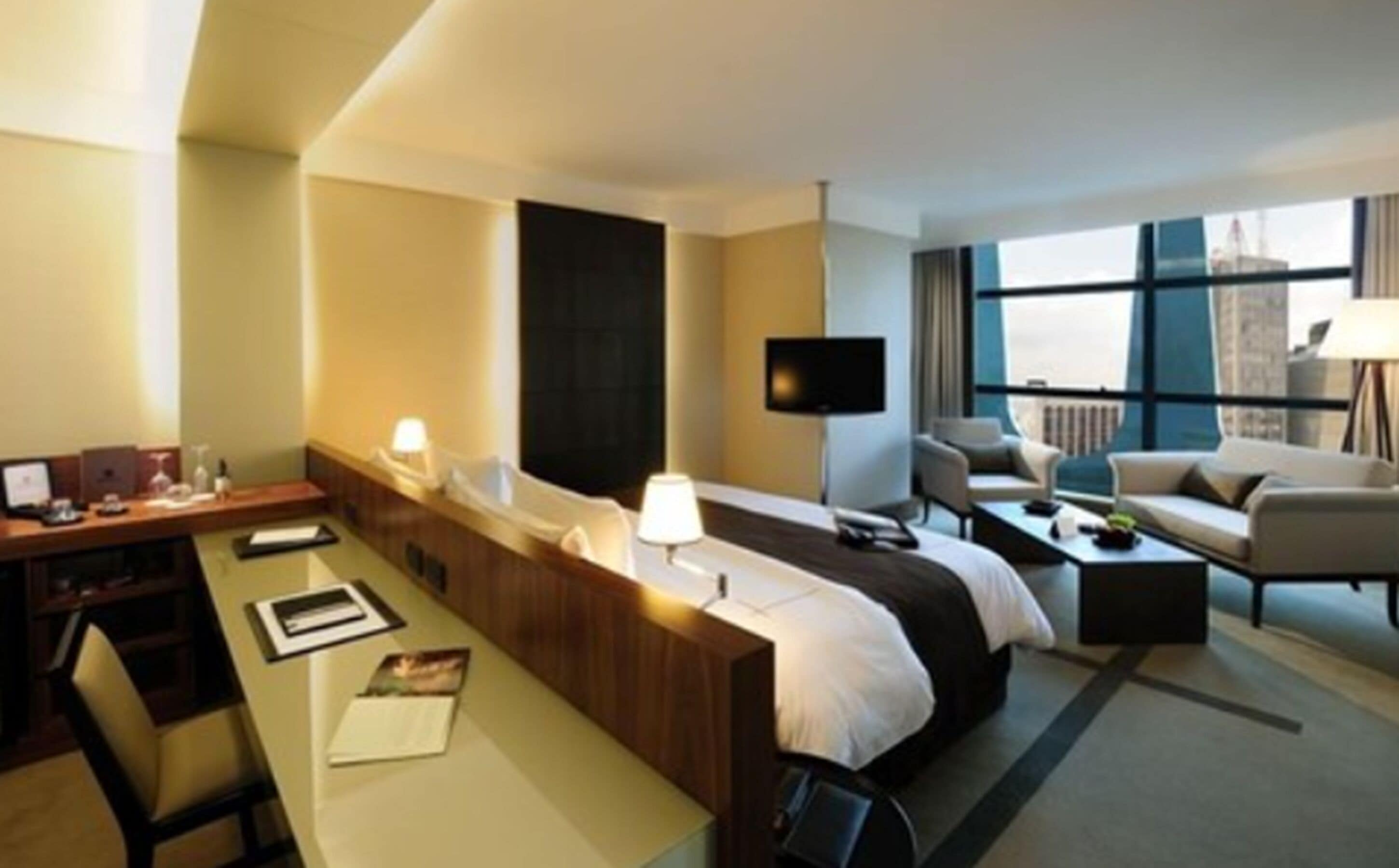 Quarto Deluxe (Plus) | Roupa de alta qualidade, camas de colchão pillowtop, minibar 