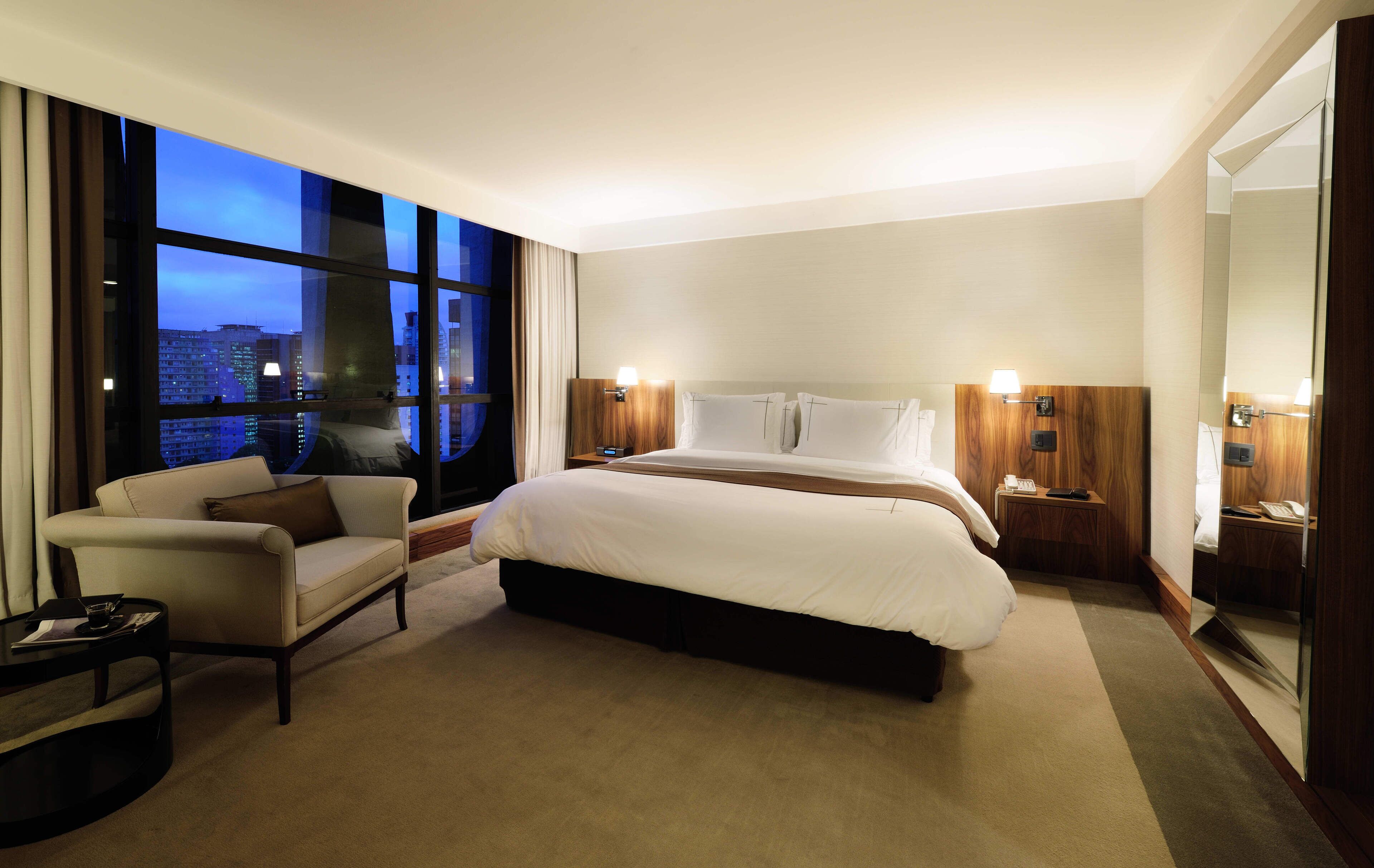 Suite Executiva, vista para o jardim | Roupa de alta qualidade, camas de colchão pillowtop, minibar 