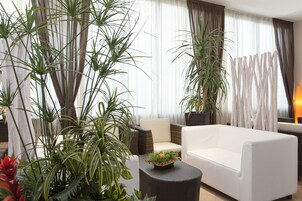 Área de estar no saguão