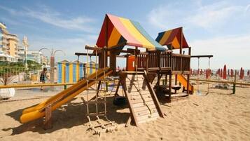 Área de recreio para crianças (ao ar livre)