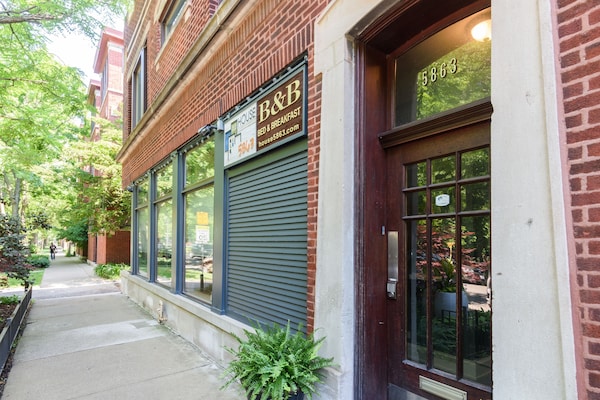 House 5863 - Chicago Bed And Breakfast - Illinois