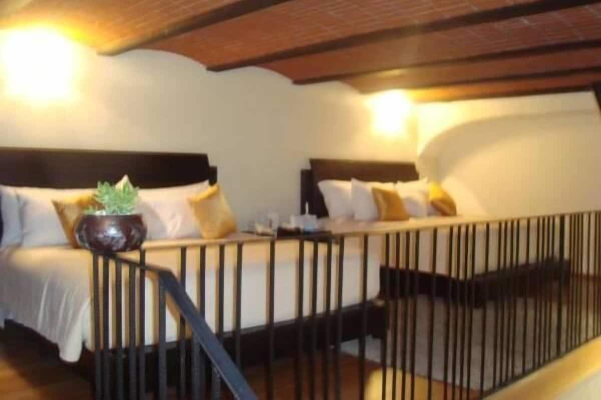 1 quarto, roupa de alta qualidade, cofre com capacidade para portátil