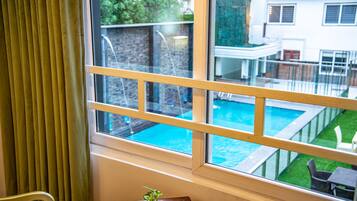 Quarto executivo, 1 quarto, vista para a piscina | Vista do quarto