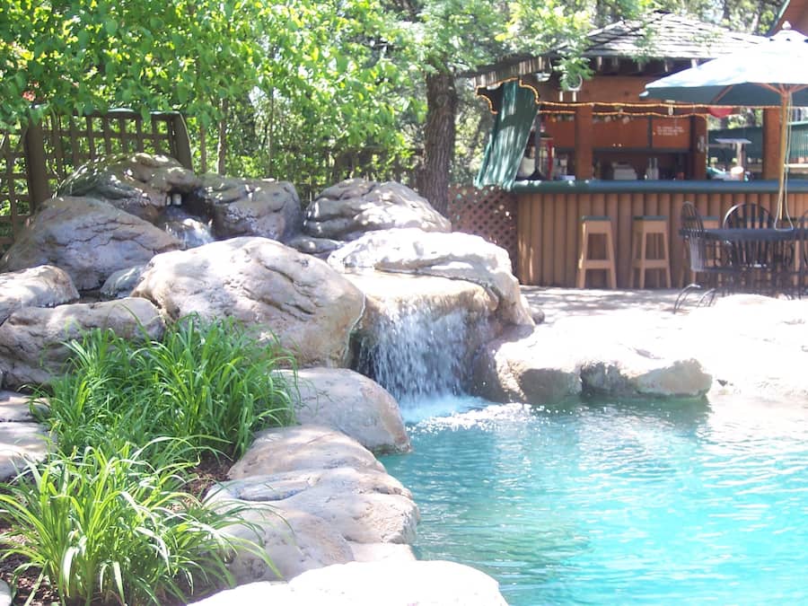 Quarto standard | Piscina | Piscina externa sazonal, funciona das 9h às 22h, espreguiçadeiras