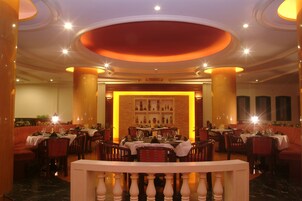 2 restaurantes, culinária internacional