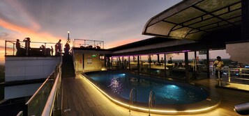 Quarto quádruplo família, 2 quartos, vista para a cidade | Cozinha privada | Cafeteira/chaleira, chaleira elétrica