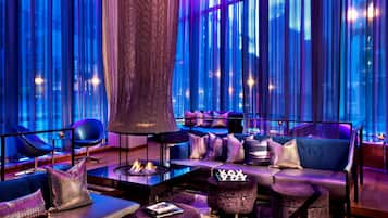 2 bares/lounges, este bar no lobby do hotel