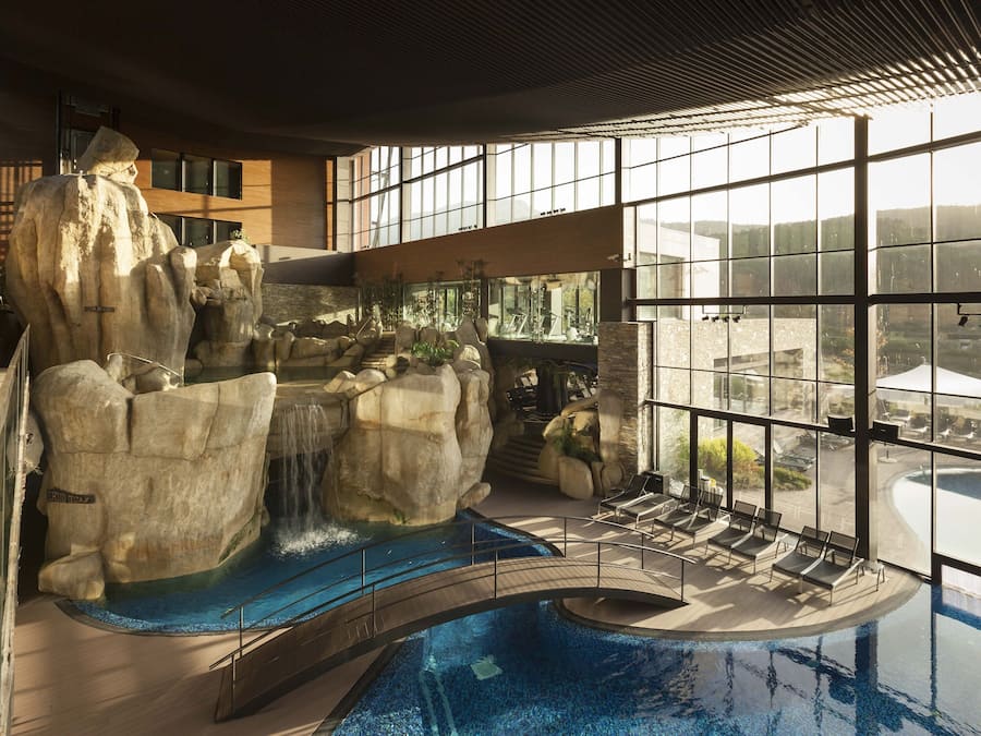 2 piscinas interiores, 3 piscinas exteriores