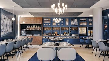 Pequeno-almoço tipo buffet diário mediante uma taxa