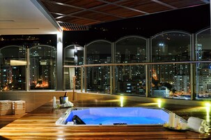 Salas para tratamentos a dois, sauna seca, banheira de hidromassagem