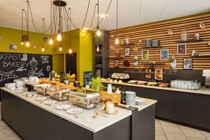 Pequeno-almoço takeaway diário (10.00 EUR por pessoa) 