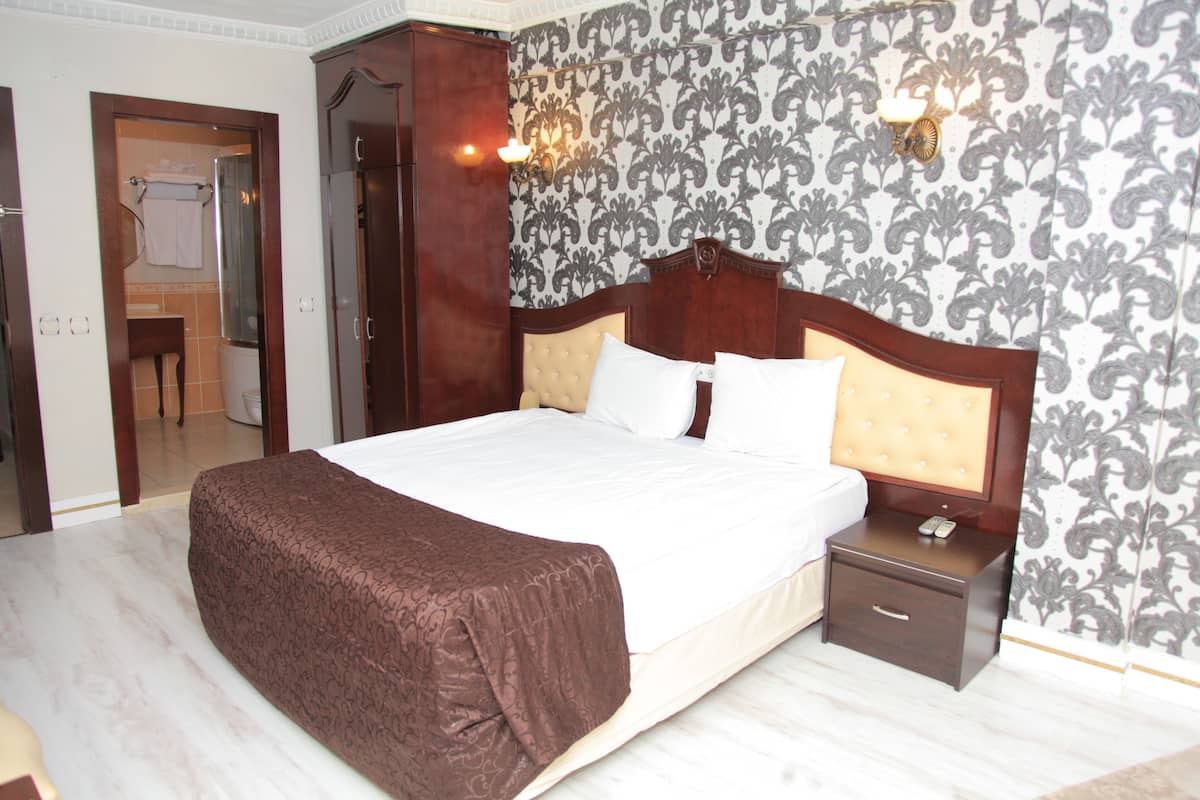 Quarto Individual Empresarial | Minibar, cofre no quarto, secretária, quartos insonorizados