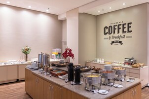 Café da manhã, almoço e jantar; culinária brasileira 