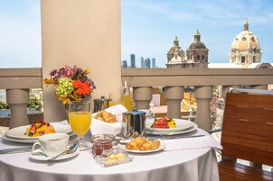 Pequeno-almoço preparado no momento diário incluído 