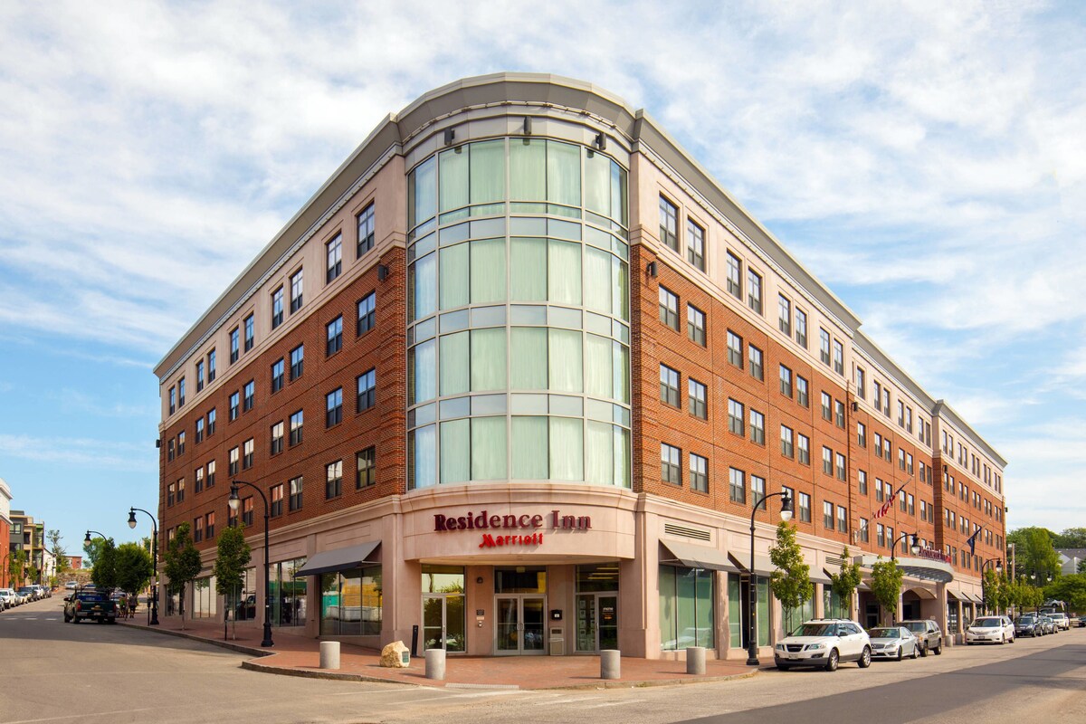 Residence Inn by Marriott Portland Downtown Waterfront Reviews, Deals ...