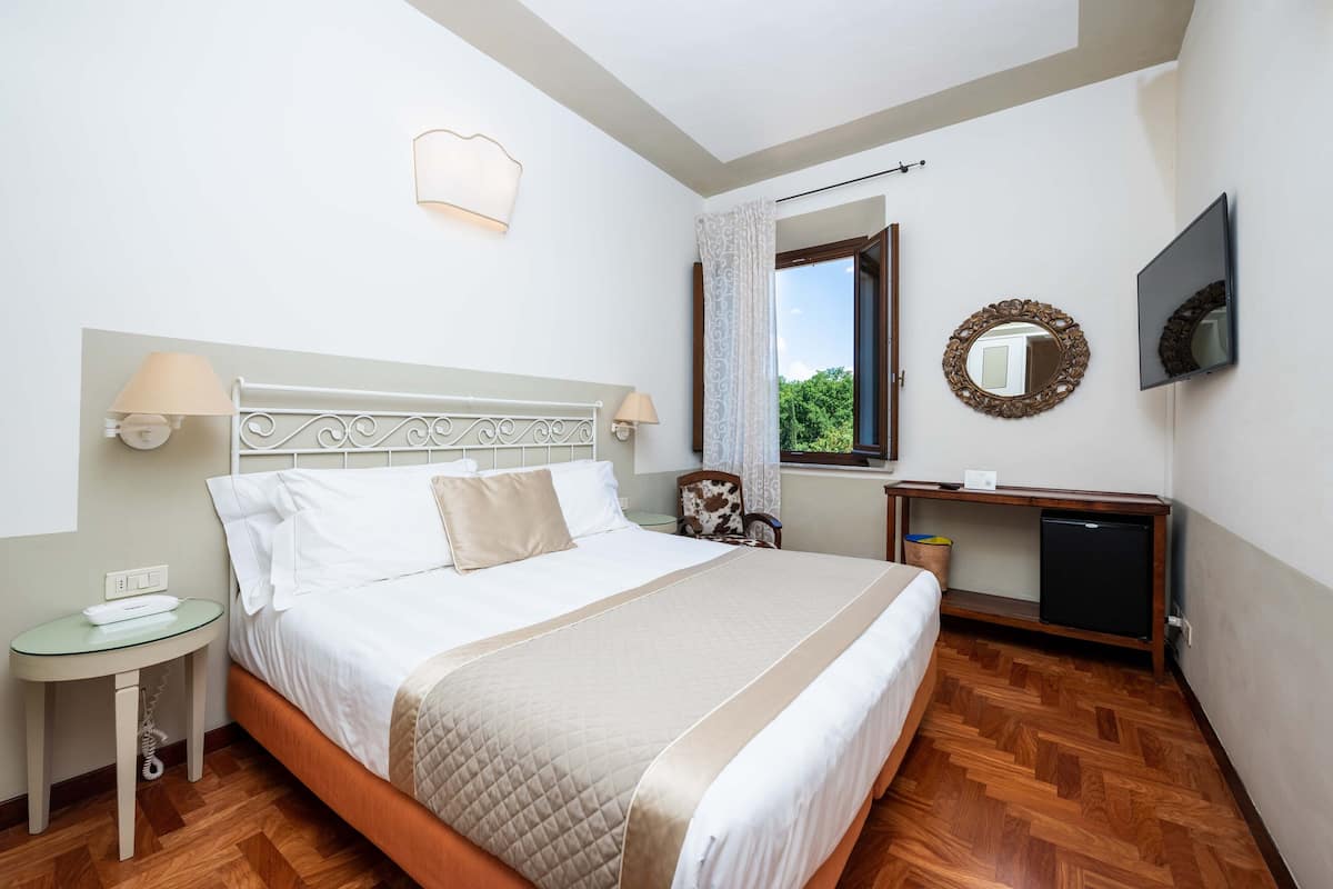 Quarto Clássico com Cama de Casal | 1 quarto, roupa de alta qualidade, minibar, cofre no quarto
